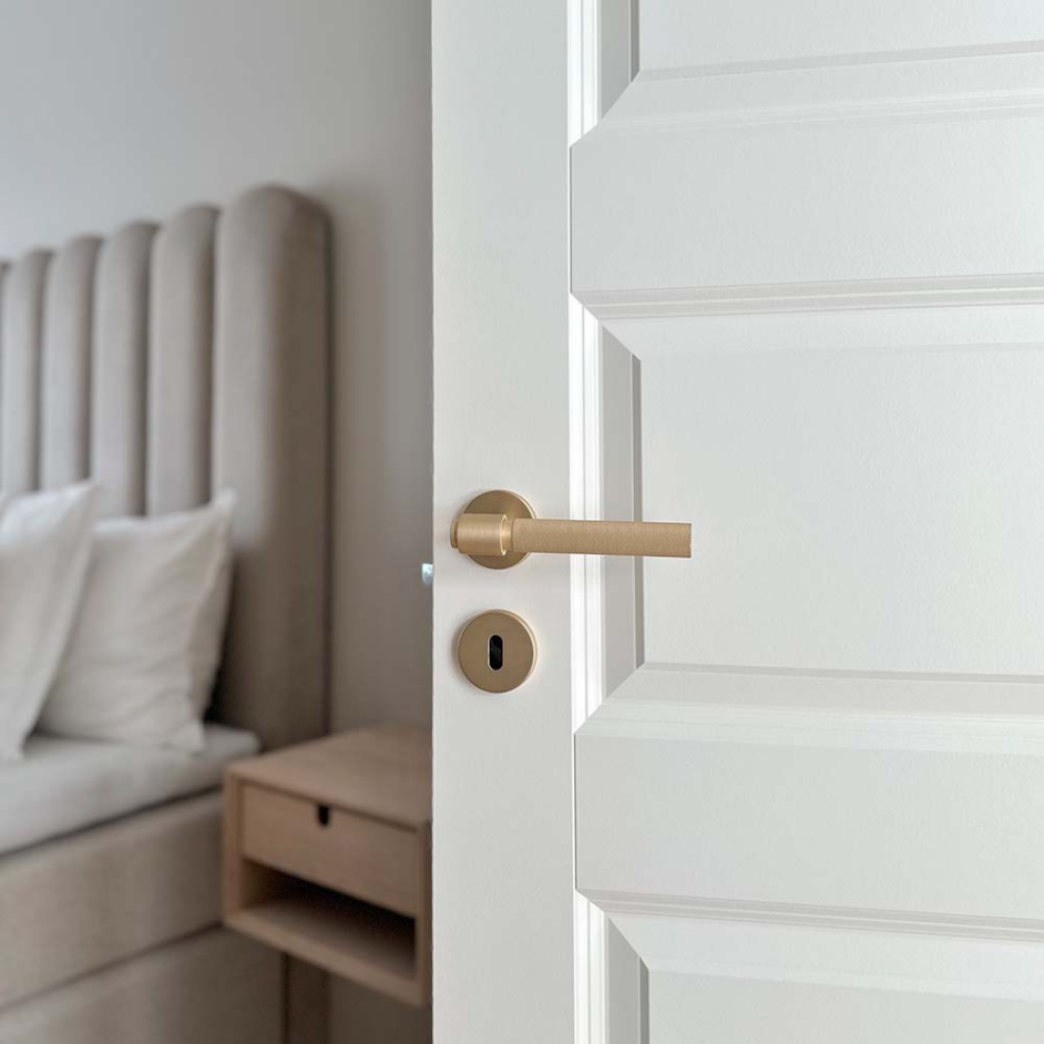 Door Handle Helix 200 - Brass | Beslagonline.com