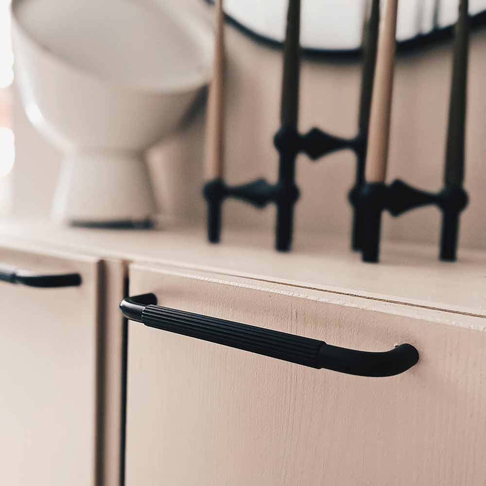 Handle Helix Stripe - Matte Black | Beslagonline.com