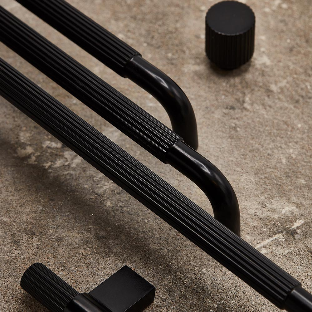 Handle Helix Stripe - Matte Black | Beslagonline.com